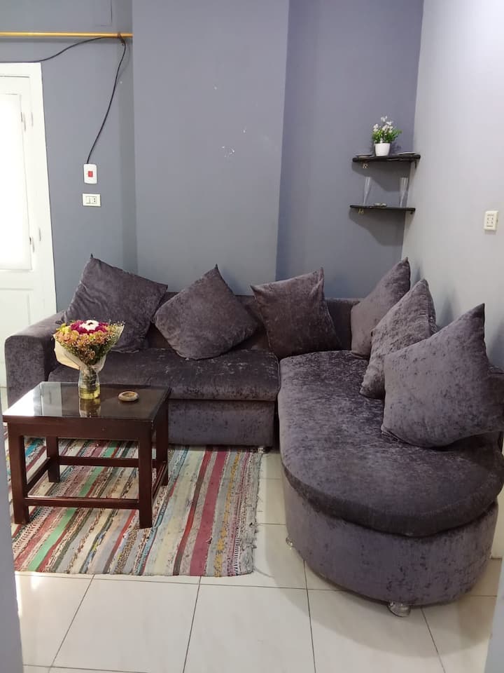 الاقصر بجوار برج النيل - Luxor