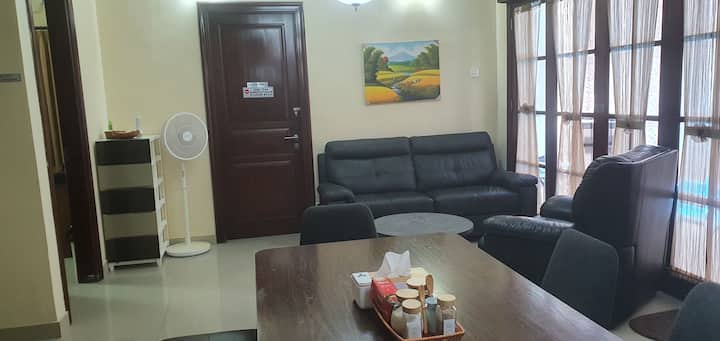 3-bedroom House W/ Pool Near Park, 10min To Beach - Denpasar