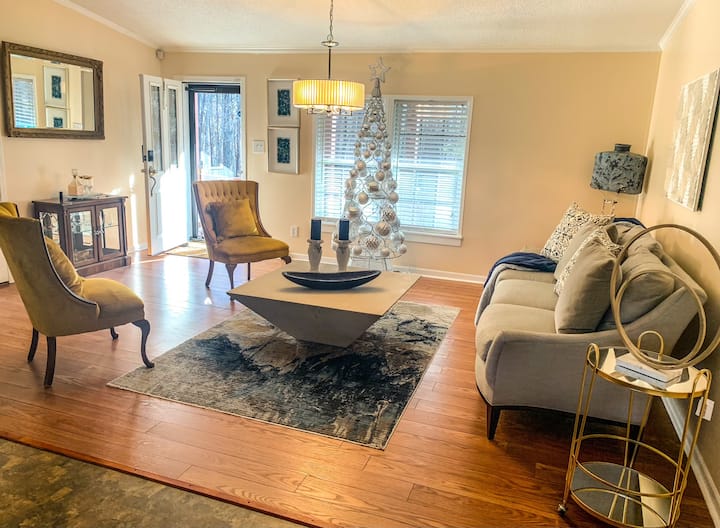 Scenic Retreat W/lakeside Access - Leesville Lake, Gretna
