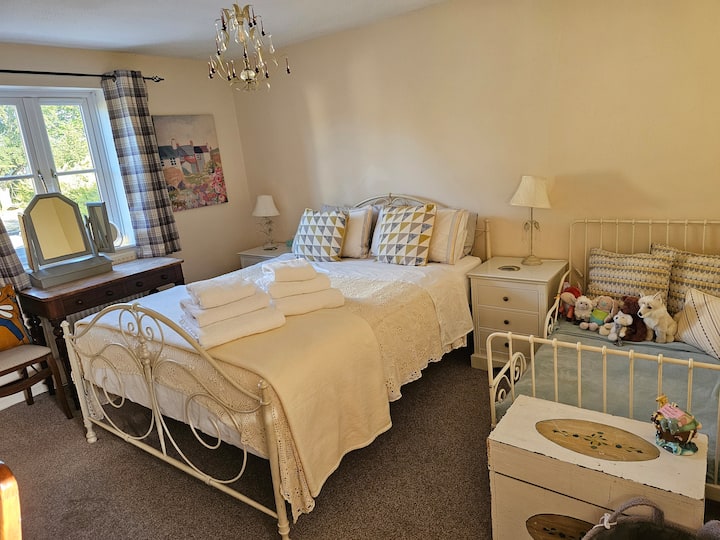 The Nest
(King Size Bed) - Bourton-on-the-Water