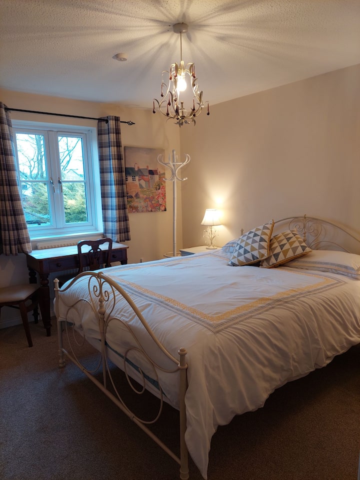 Cotswold Cosy Corner
(King Size Bed) - Bibury
