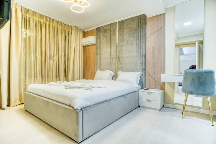 Herastrau Grand Suite: Luxurious 2-bedroom Retreat - Bukarest