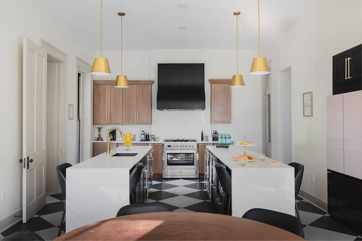 Historic Home W/pickleball Court In Prime Location - Louisville