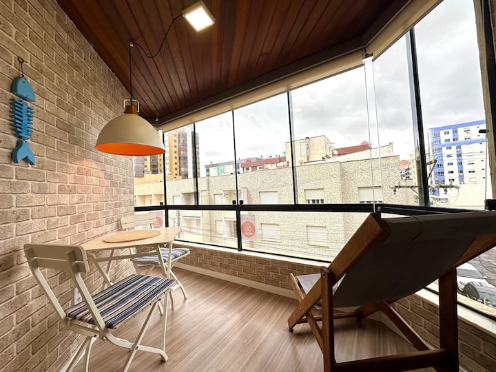 Metros Do Mar, Sacada De Frente, No Centro. - Capão da Canoa