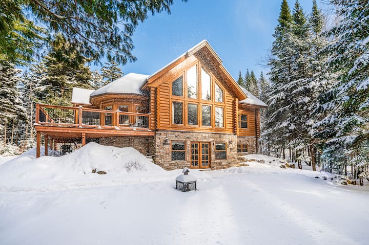 Fiddler Lake Resort: Luxury Chalet + Hot Tub - Saint-Sauveur