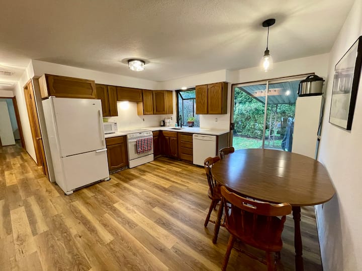 Beautiful Newly Renovated House - Gresham, OR