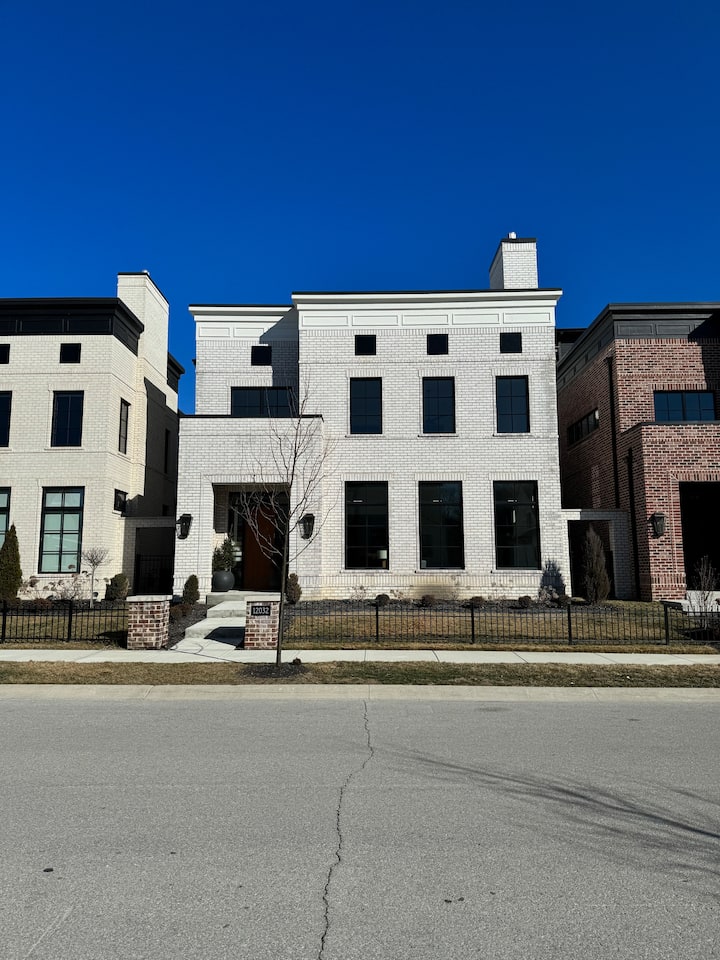 Luxurious Home With Rooftop Deck - Carmel, IN