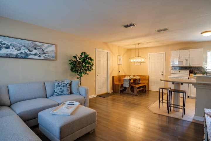 Spacious Home 5 Minutes From Fsu And Famu - Tallahassee, FL