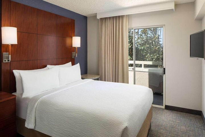 Spacious Suite With A Full Kitchen! Outdoor Pool! - Mira Mesa - San Diego
