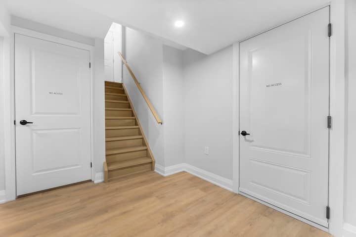 Urban Haven: 2br/2ba+office, Kitchen, Dining - Clarington