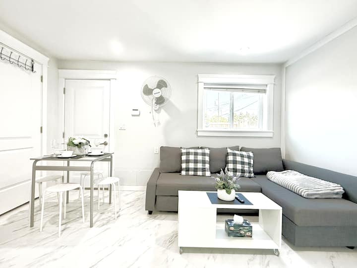 Cozy And Modern 2br Guesthouse - Vancouver