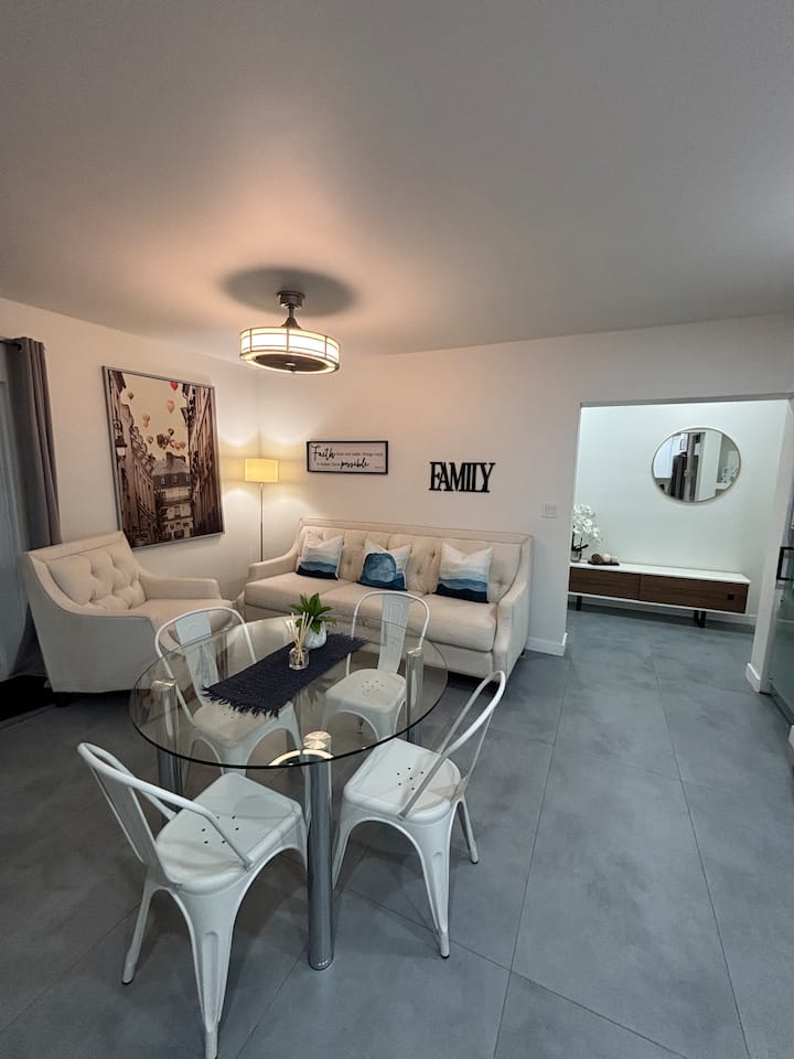 Casita Colado Inn - Hialeah, FL