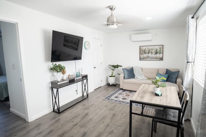 1bed 1 Bath Full Kitchen Guesthouse - Lancaster, CA