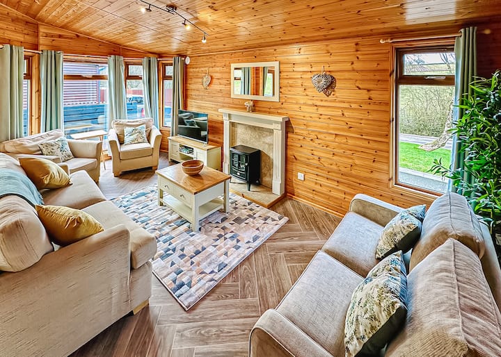 Aintree Lodge - Cowbridge