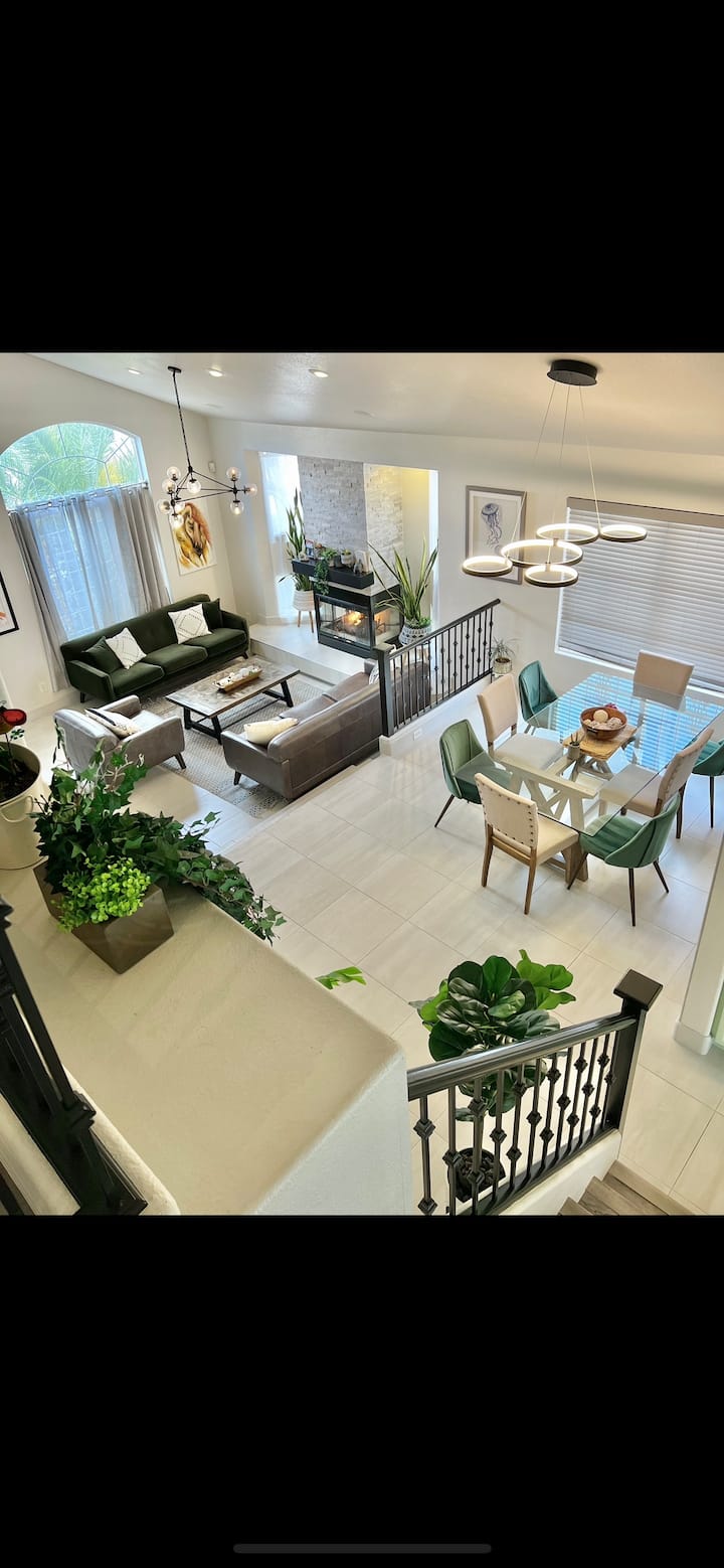 Stylish Green Tuscany Vibe House - Las Vegas, NV