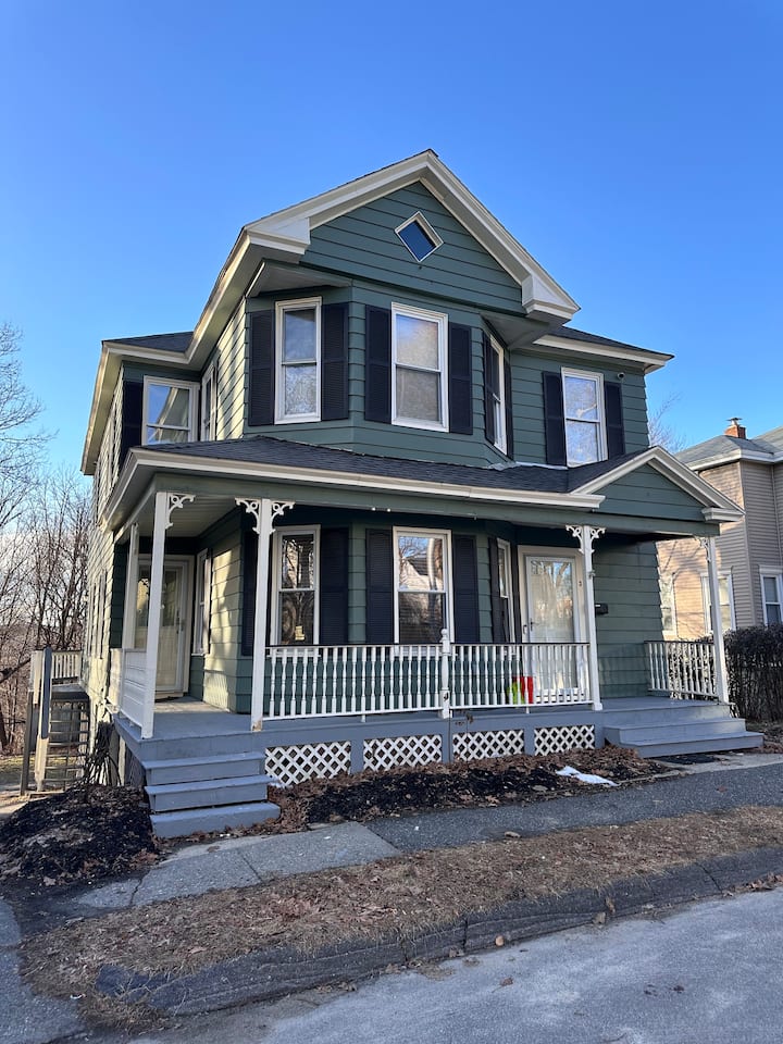 Modern 4 Bedroom Home In The Heart Of Worcester - Worcester, MA