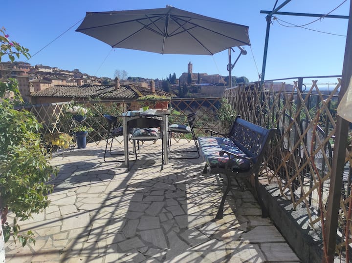Casa Con Terrazzo Panoramico Zona Il Campo E Duomo - Sienne