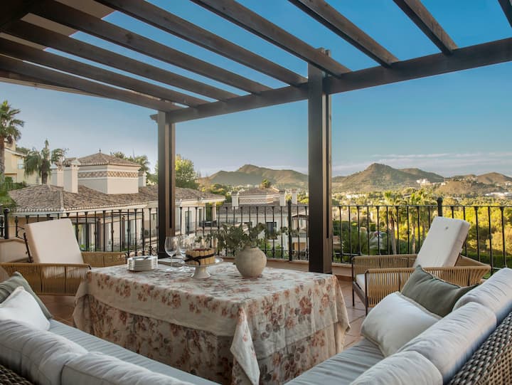 Elegant, Spacious Townhouse In Golf Resort -
