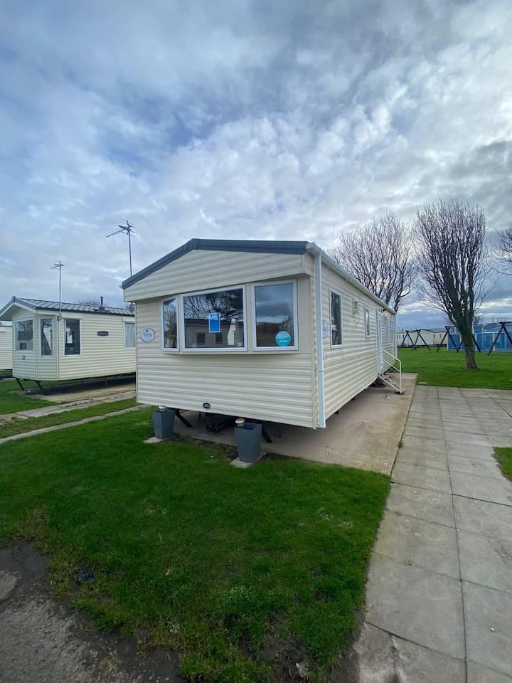 Zopo’s Place At Lyons Winkups, Towyn - Towyn