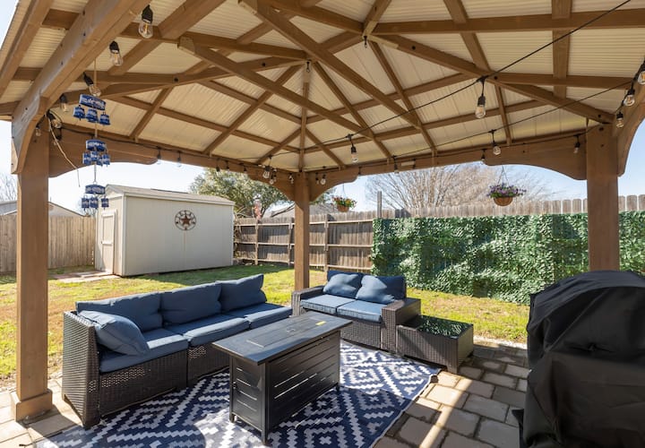 A&m Cstat - Sports Day, Pool Table, Bbq - Santa's Wonderland, College Station