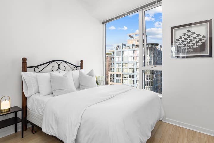 Private Room & Bathroom In Downtown Penthouse - Vancouver