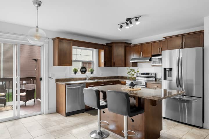 3br Duplex W/ Outdoor Patio - Moncton