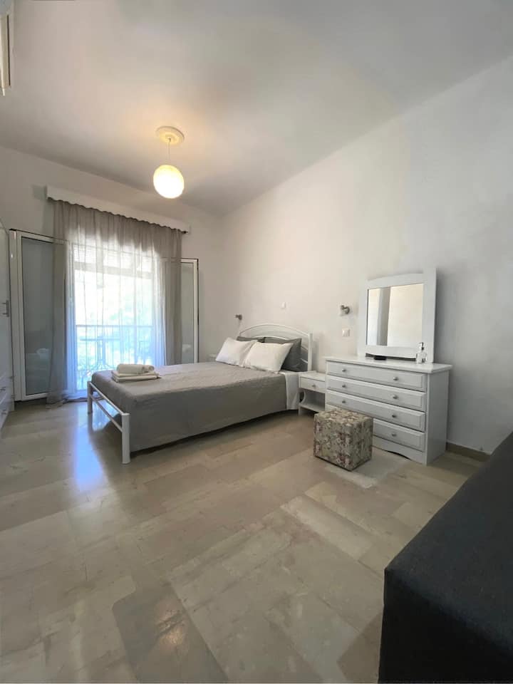 Thomas Apartment 4 - Paxos