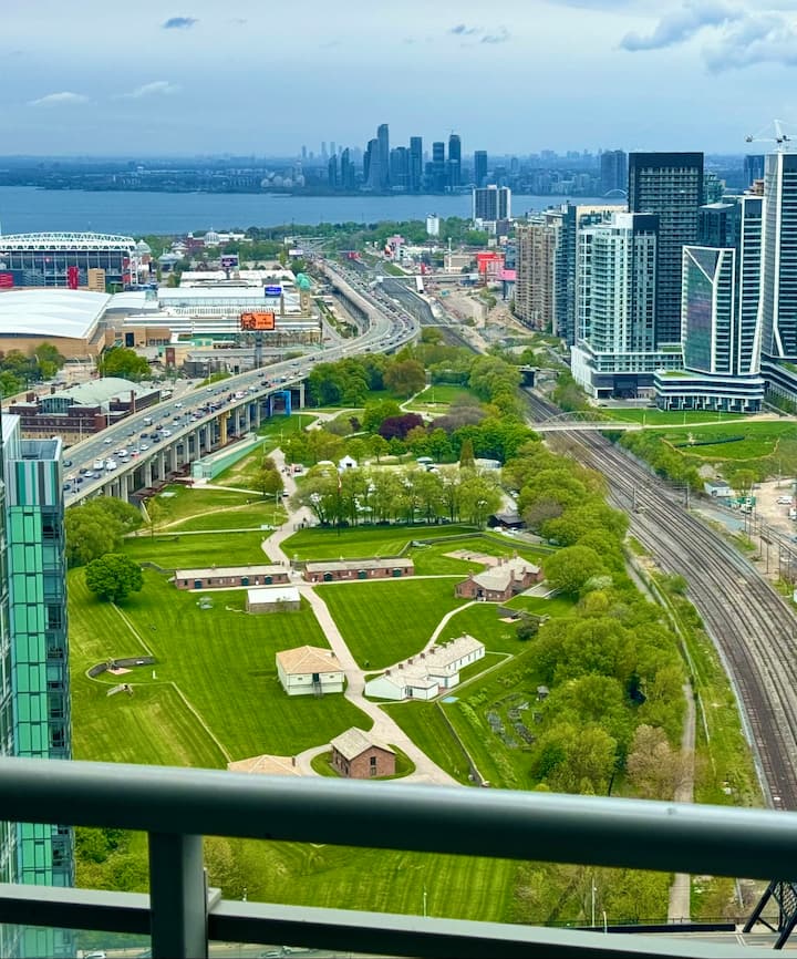 Luxury Condo City & Lake Views At Level41 +Parking - Toronto
