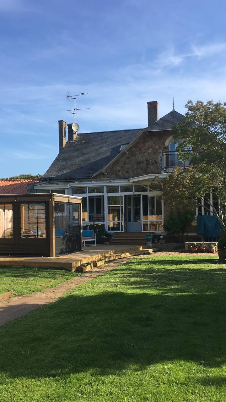 Maison Familiale Coeur De Ville Avec Piscine! - Luçon