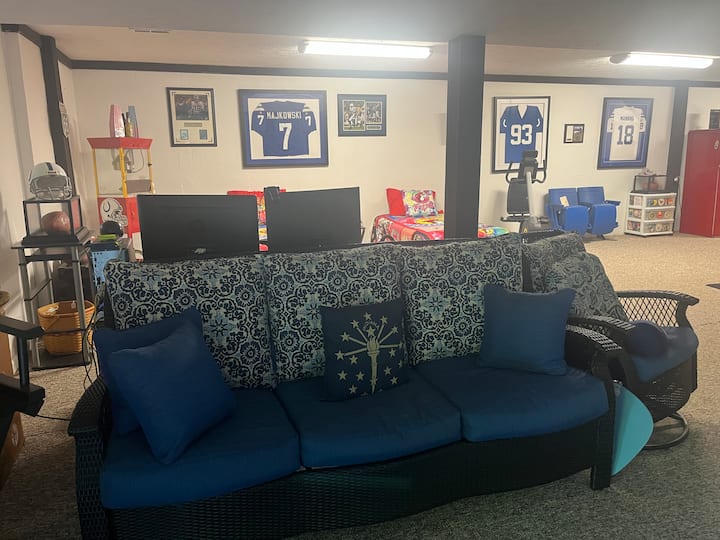 One Or Two Single Beds In Finished Basement - Carmel, IN