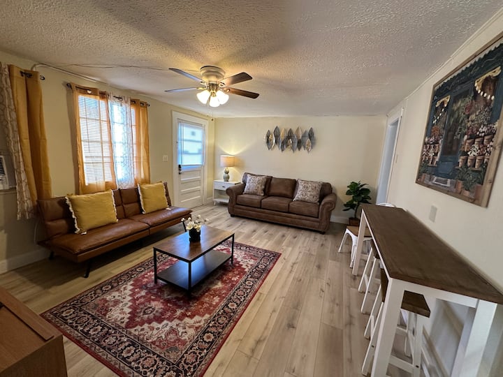 Valdosta Gem • Historic 1br With Timeless Charm - Valdosta, GA