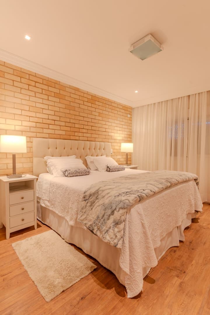 Lindo Duplex!
Com Vista E Lareira - Campos do Jordão