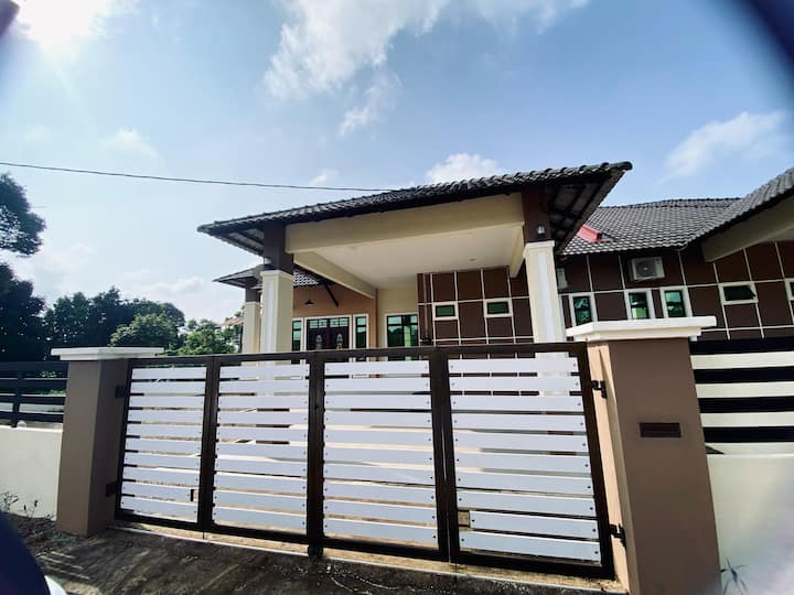 Yasmiey Homestay Ajil - Near Wakaf Tapai, K. Brg - Marang