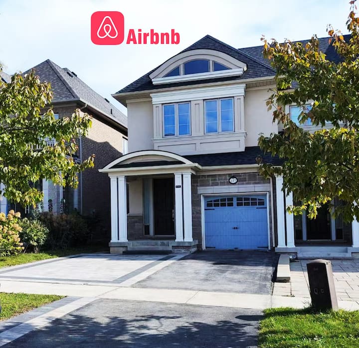 列治文山央街/舒适4卧室，3.5卫生间（停车3-4部） - Vaughan