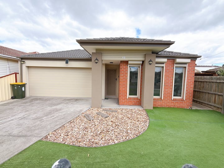 27 Mins To Airport - 30 Mins To Cbd - St Albans, Australia