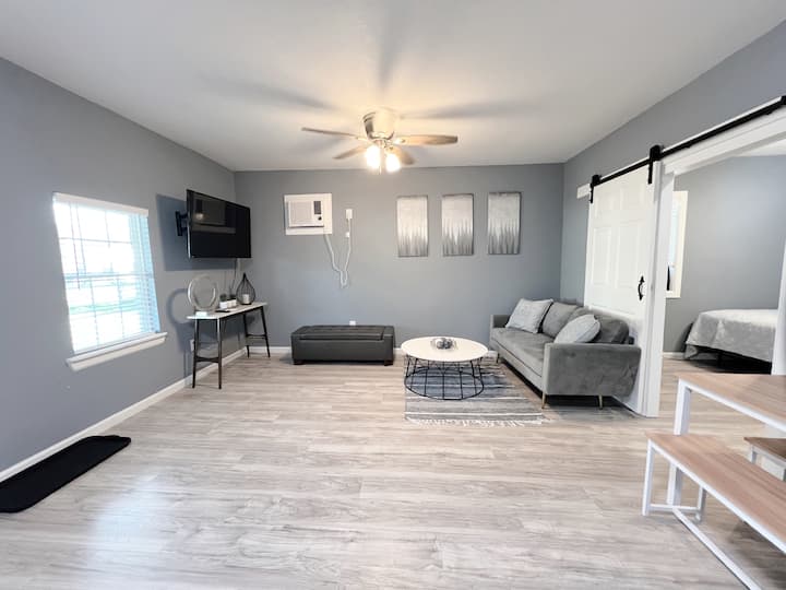 Cozy, Stylish Duplex Home! - Delta Downs Racetrack, Hotel & Casino