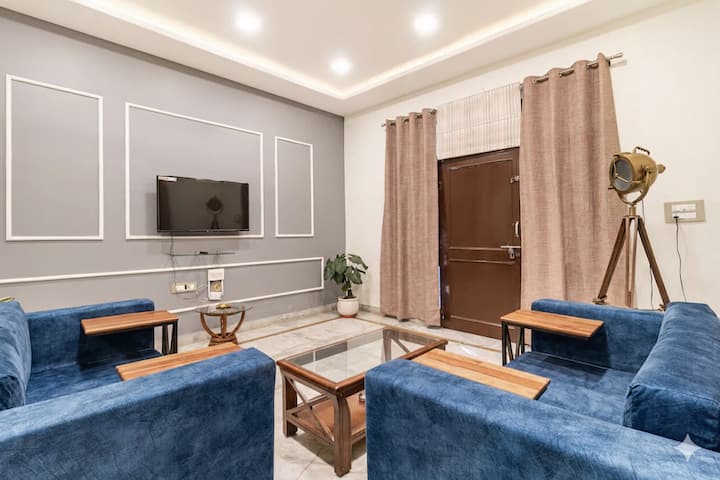 Aadarsh Homestay, Jaipur | Independent Floor W/tub - Jaipur