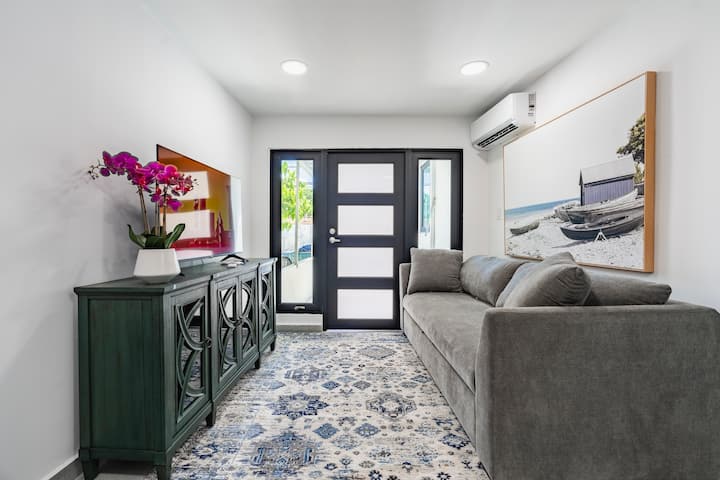 Cozy & Modern 1b W/prime Location Steps To Beach - San Juan