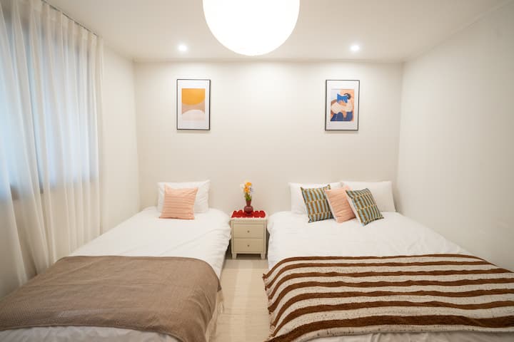 Ewha, Sinchon Station, 2r, 3b, Luggage Storage - Seoul