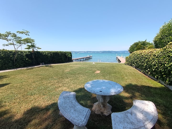 Sirmione: Ampia Terrazza E Giardino Privati - Sirmione