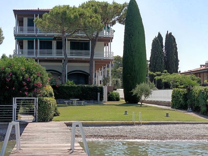 Sirmione: Ampia Terrazza E Giardino Privati - Sirmione