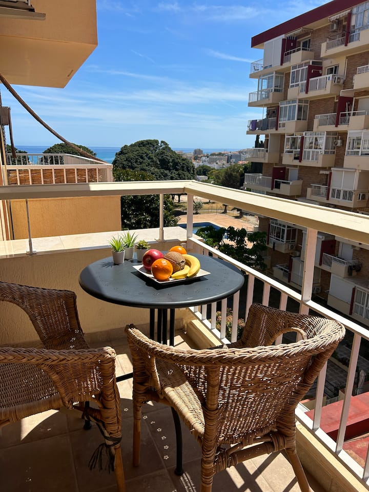 Apartment With Terrace & Pool Near The Beach - Benalmádena