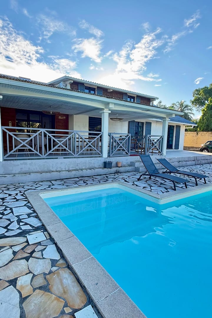 Villa 4 Chambres Climatisées  Avec Piscine - Saint Pierre