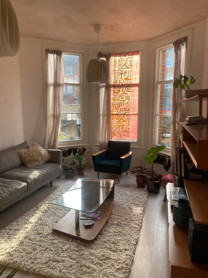 Beautiful, Bright And Airy Flat - London