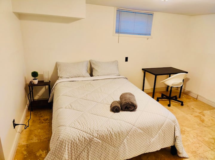 Premium Location Suite Room @5 - Edmonton