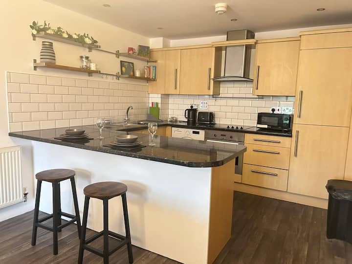 Spacious 2bed 2shower Apartment - Crewe