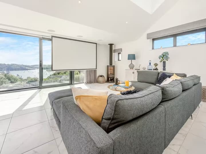 Luxury Sea View Retreat | Hot Tub & Sauna - St Mawes