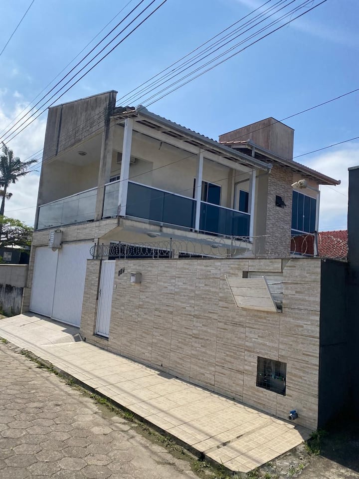 Casa De Dois Andares Com Piscina Perto Da Praia - Barra Velha