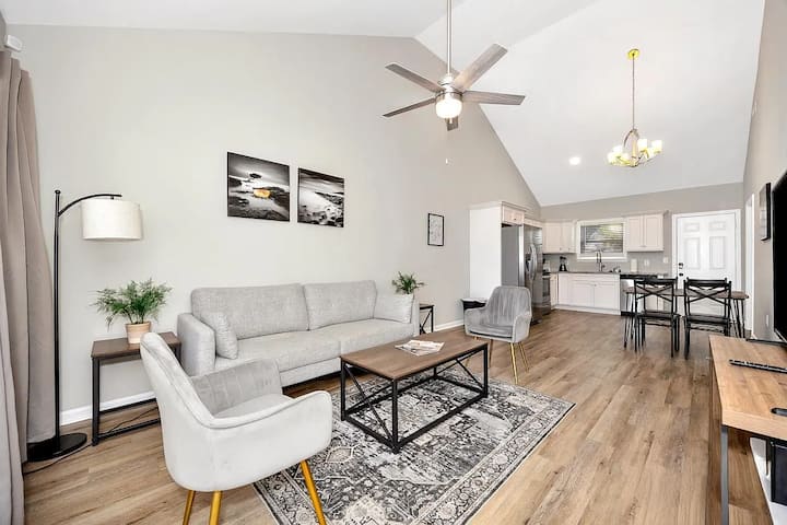 Modern 2br/2ba Near Downtown | 2nd Unit Available - Huntsville, AL