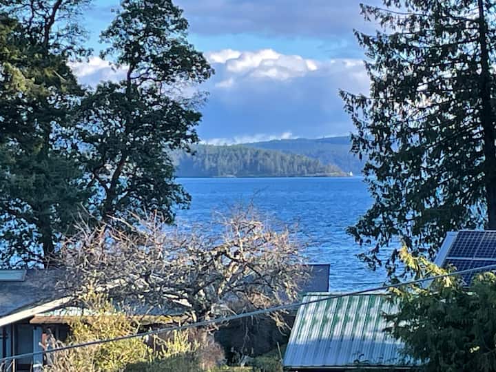 Presque Mer B&b, A Quiet Orchard Near The Sea - Salt Spring Island